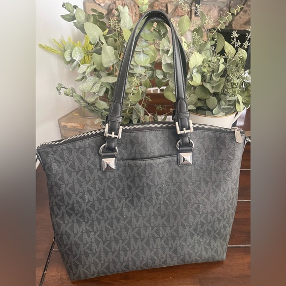 Michael Kors Collection | Bags | Michael Kors Designer Tote Handbag ...